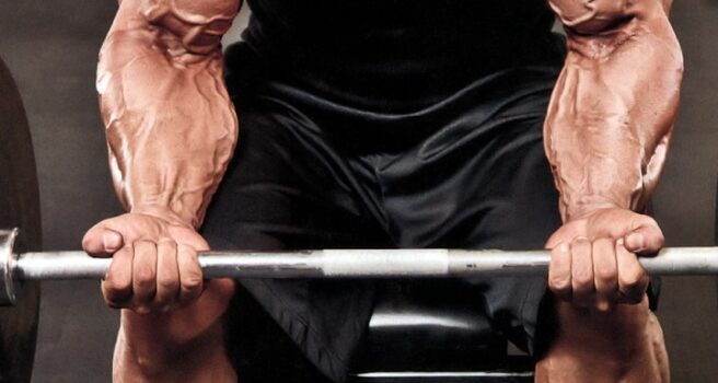 Curl de bícpes con polea alta - Musculación Total