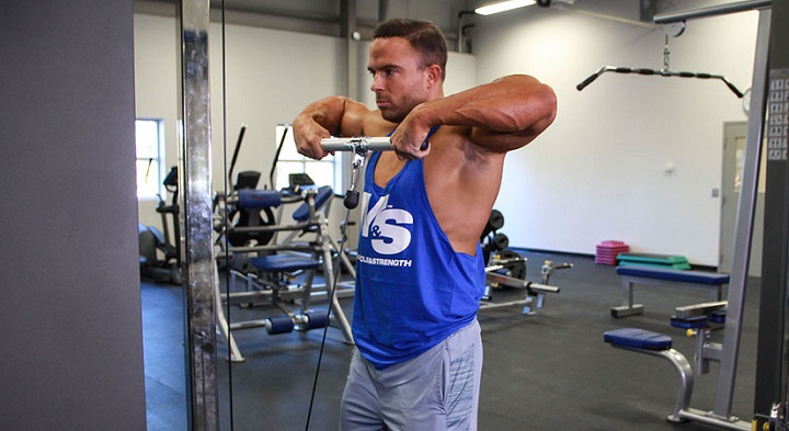 Remo al mentón con polea baja - Musculación Total