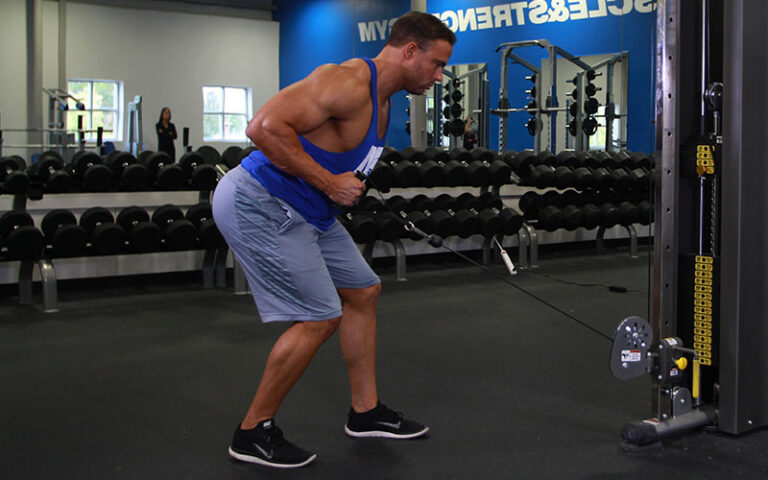 Pullover con polea alta - Musculación Total