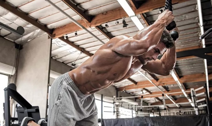 Contracción abdominal con polea - Musculación Total