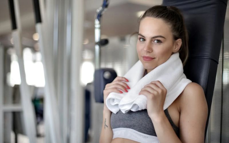 5 elementos que nunca deben faltar en la bolsa de gimnasio